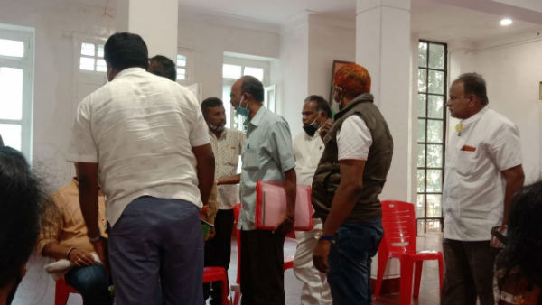 ಕಾಂಗ್ರೆಸ್ ಮುಖಂಡರ ನಡುವೆ ಸಭೆಯಲ್ಲೇ ಮಾರಾಮಾರಿ | Congress Leaders Prakasham ...