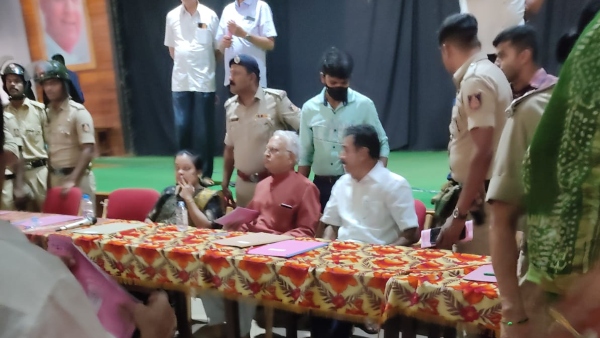 ವಿಡಿಯೋ: ಸಾಗರ ಎಲ್.ಬಿ ಕಾಲೇಜಿನಲ್ಲಿ ಶಾಸಕ ಹಾಲಪ್ಪ, ಶ್ರೀಪಾದ ಹೆಗಡೆ ಜಟಾಪಟಿ ...