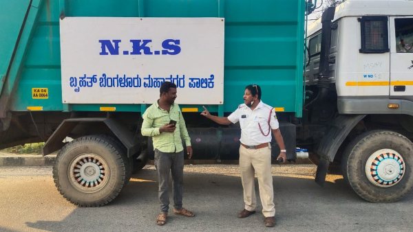 Breaking; ಬಿಬಿಎಂಪಿ ಕಸದ ಲಾರಿಗಳ ಮೇಲೆ ದಂಡ ಪ್ರಯೋಗಿಸಿದ ಪೊಲೀಸರು | Traffic ...
