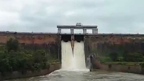 ರಾಯಚೂರು; ಕೃಷ್ಣಾ ನದಿ ಪಾತ್ರದ ಜನರಿಗೆ ಜಿಲ್ಲಾಡಳಿತದ ಎಚ್ಚರಿಕೆ | Water May ...