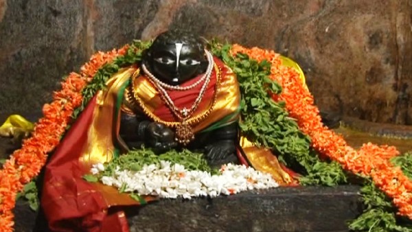 ಚನ್ನಪಟ್ಟಣ: ಸಂತಾನವಿಲ್ಲದವರಿಗೆ ಮಕ್ಕಳ ಭಾಗ್ಯ ಕರುಣಿಸುವ ಅಂಬೆಗಾಲು ಕೃಷ್ಣ ...