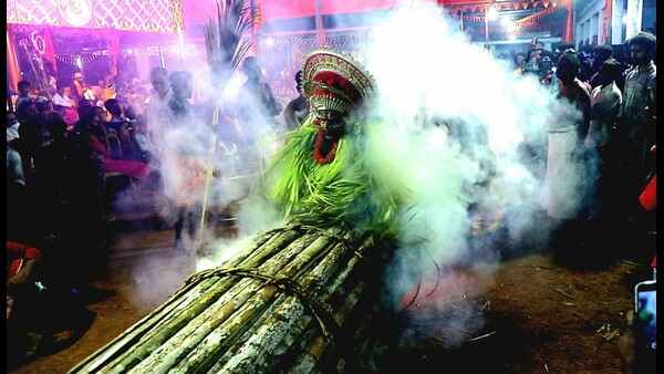 ಭೂತಾರಾಧನೆಗೆ ಅವಮಾನ; ಬಿ.ಟಿ. ಲಲಿತಾ ನಾಯಕ್ ವಿರುದ್ಧ ಉಡುಪಿ ನಗರ ಠಾಣೆಯಲ್ಲಿ ದೂರು ...