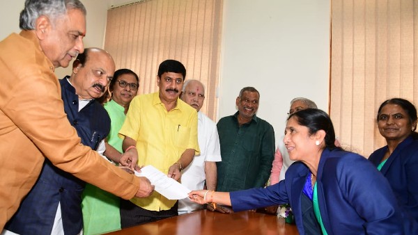 ಪರಿಷತ್ ಸಭಾಪತಿ ಚುನಾವಣೆ; ಬಿಜೆಪಿ ಅಭ್ಯರ್ಥಿಯಾಗಿ ಹೊರಟ್ಟಿ ನಾಮಪತ್ರ ಸಲ್ಲಿಕೆ ...