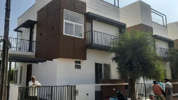 ಗಂಗಾವತಿಯಲ್ಲಿ ಬೃಹತ್‌ ಮನೆ ನಿರ್ಮಾಣ ಮಾಡಿದ ಜನಾರ್ದನ ರೆಡ್ಡಿ, ಪ್ರಶ್ನೆಗಳ ಉದ್ಭವ ...