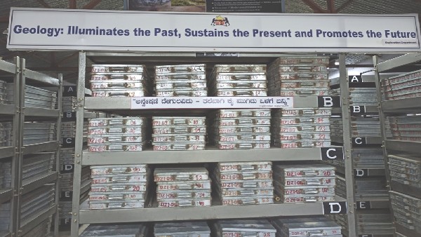 ಹಟ್ಟಿ ಚಿನ್ನದ ಗಣಿಯಲ್ಲಿ ಕಲ್ಲಿನ ಗ್ರಂಥಾಲಯ: ಏನಿದರ ವಿಶೇಷ..? | A Rare Stone ...