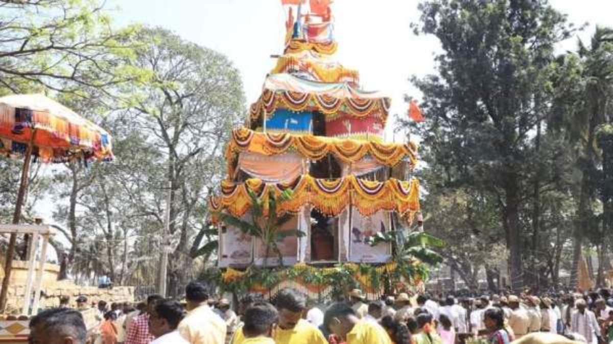 ನಂದಿಯಲ್ಲಿ ಅದ್ಧೂರಿ ಬ್ರಹ್ಮ ರಥೋತ್ಸವ, ಜಾತ್ರೆಗೆ ಮೆರಗು ನೀಡಿದ ಕಲಾ ತಂಡಗಳು ...