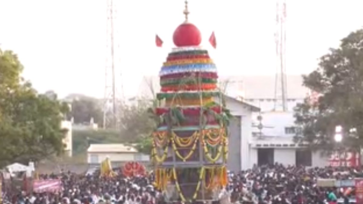 ಸ್ವಾಮೀಜಿಗಳ ಜಟಾಪಟಿ ನಡುವೆಯೂ ಅದ್ಧೂರಿಯಾಗಿ ನೆರವೇರಿದ ಶಿವಾನಂದ ಬ್ರಹನ್ಮಠದ ...