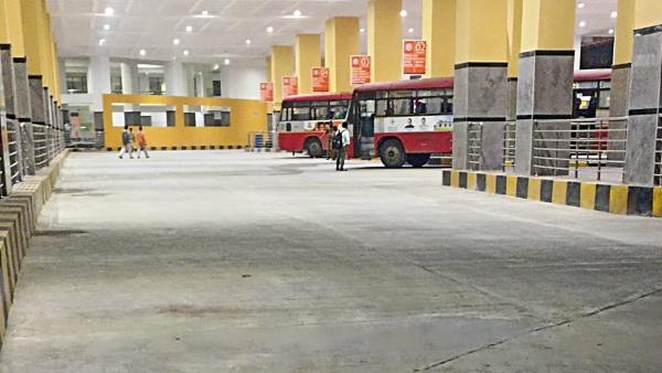 Kalasipalya: ಸರಿಯಾಗಿ ಬಳಕೆಯಾಗದ ಬೃಹತ್ ಬಸ್ ನಿಲ್ದಾಣ, ಅಲ್ಲಲ್ಲಿ ಒಂದೊಂದು ...