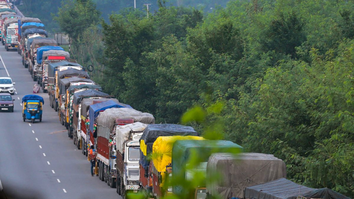 Lorry Strike in Karnataka : ಮಾರ್ಚ್‌ 17ರಿಂದ ಲಾರಿ ಮುಷ್ಕರ, ಅಗತ್ಯ ವಸ್ತುಗಳ ...