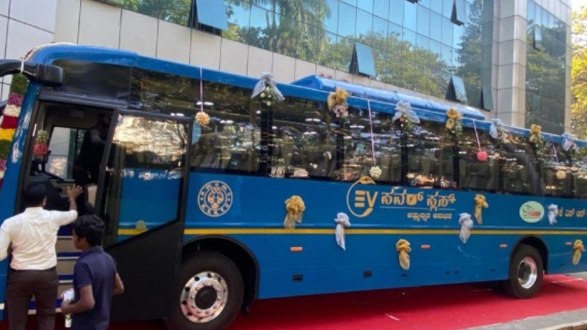 KSRTC Electric bus: ಇಂದಿನಿಂದ ಶಿವಮೊಗ್ಗ-ಬೆಂಗಳೂರು ಮಾರ್ಗವಾಗಿ ಓಡಲಿವೆ 5 ಎಲೆಕ್ಟ್ರಿಕ್‌ ಬಸ್‌ಗಳು, ಮಾಹಿತಿ ...