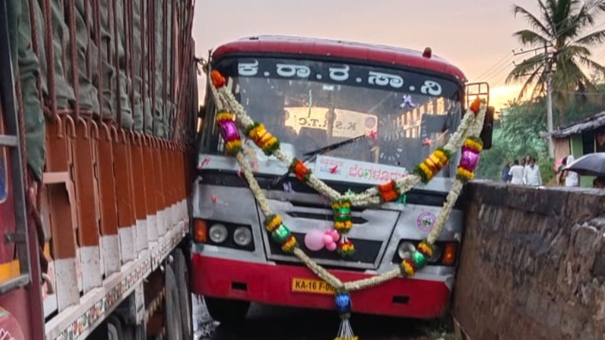 Shakti Yojana: ಹಿರಿಯೂರು ಬಳಿ ಲಾರಿಗೆ KSRTC ಬಸ್‌ ಡಿಕ್ಕಿ, ಪ್ರಾಣಾಪಾಯದಿಂದ ...