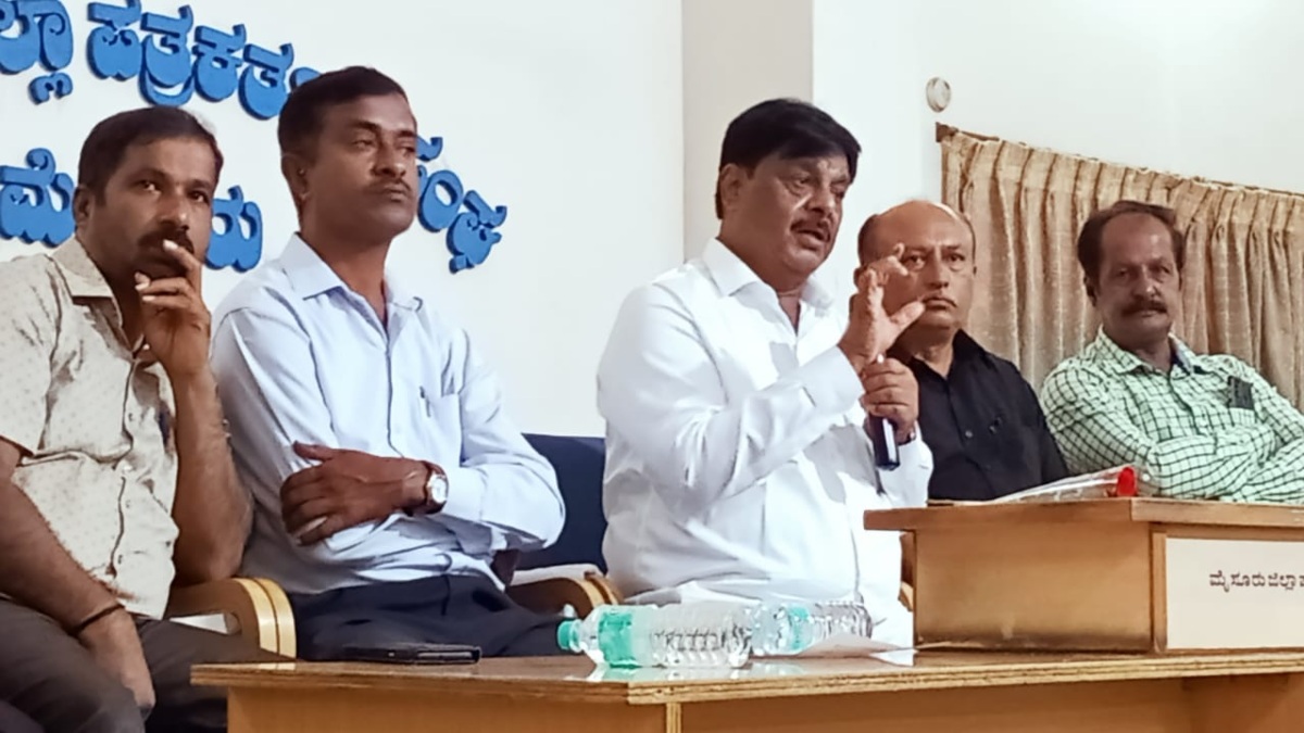 5 ವರ್ಷವೂ ಸಿದ್ದರಾಮಯ್ಯ ಅವರೇ ಸಿಎಂ: ಸಚಿವ ಎಚ್‌ಸಿ ಮಹದೇವಪ್ಪ | Siddaramaiah is ...