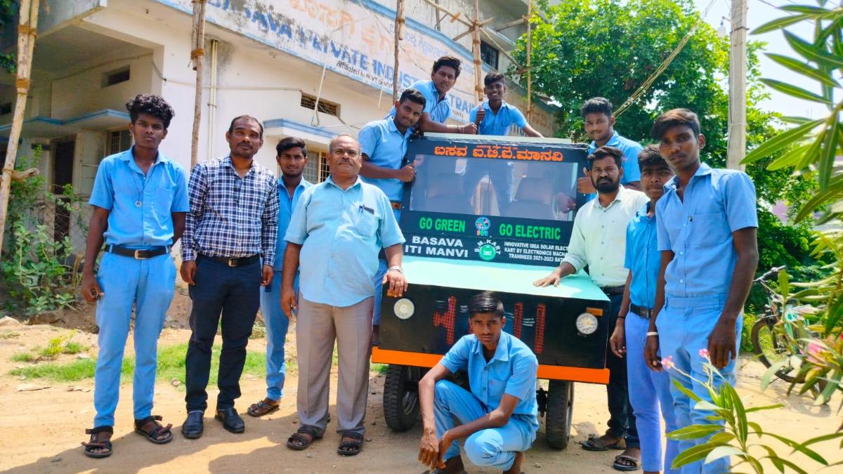 ಐಟಿಐ ವಿದ್ಯಾರ್ಥಿಗಳಿಂದ ಸೋಲಾರ್ ಎಲೆಕ್ಟ್ರಿಕ್ ವಾಹನ: ಏನಿದರ ವಿಶೇಷತೆ? | Manvi ...