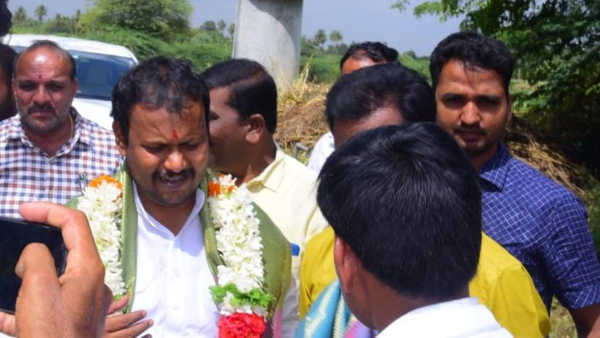 ಸಭೆಯಲ್ಲೇ ಹೃದಯಾಘಾತ: ಚಿತ್ರದುರ್ಗದ ಬಿಜೆಪಿ ಮುಖಂಡ ಸಿದ್ದೇಶ್ ಯಾದವ್ ನಿಧನ | BJP ...