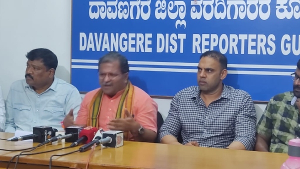 ನಮಾಜ್‌ಗೆ ಅನುಮತಿ ಕೊಟ್ಟರೆ ವಿಧಾನಸಭೆಯೊಳಗೆ ನುಗ್ಗಿ ಹನುಮಾನ್ ಚಾಲಿಸ್ ಪಠಣ ...