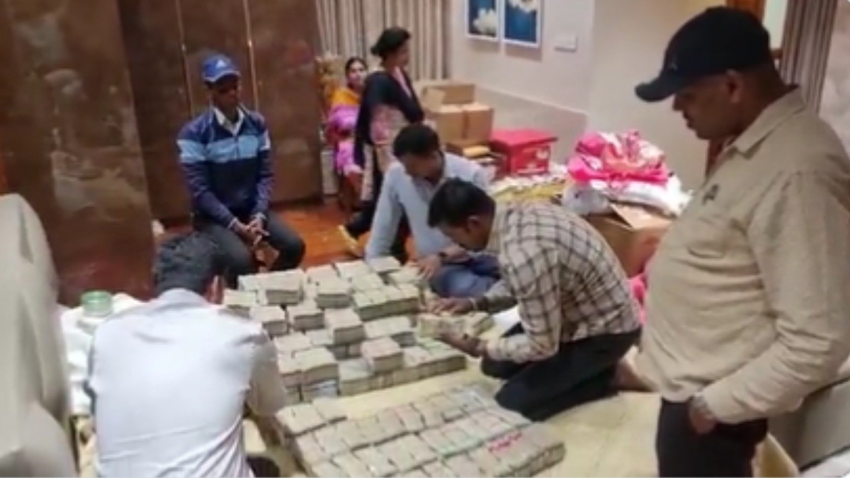 ಲೋಕಾಯುಕ್ತ ದಾಳಿ ಬಳಿಕ ತಹಶೀಲ್ದಾರ್ ಅಜಿತ್ ರೈ ಅಮಾನತು: ಆತನ ಆಸ್ತಿ ಮೌಲ್ಯದ ಬಗೆಗಿನ ...