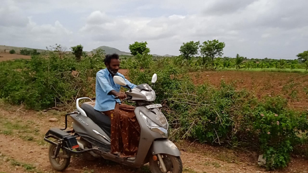 ಅಂಗವೈಕಲ್ಯ ಮೆಟ್ಟಿ ನಿಂತ ರೈತ: ತೆವಳುತ್ತಲೇ ಕೃಷಿಯಲ್ಲಿ ಸಾಧನೆಗೈದ ಸೂರಪ್ಪನಹಟ್ಟಿ ...