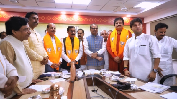 1200 ಕಾರು, 5000 ಹಿಂಬಾಲಕರ ಜೊತೆ ಕಾಂಗ್ರೆಸ್‌ ಸೇರಿದ ಮಧ್ಯಪ್ರದೇಶ ಬಿಜೆಪಿ ನಾಯಕ ...