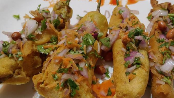 Chilli Bajji Recipe: ಮೆಣಸಿನಕಾಯಿ ಸೀಳಿ, ಹಿಟ್ಟಿನಲ್ಲಿ ಅದ್ದಿ ಎಣ್ಣೆಯಲ್ಲಿ ...