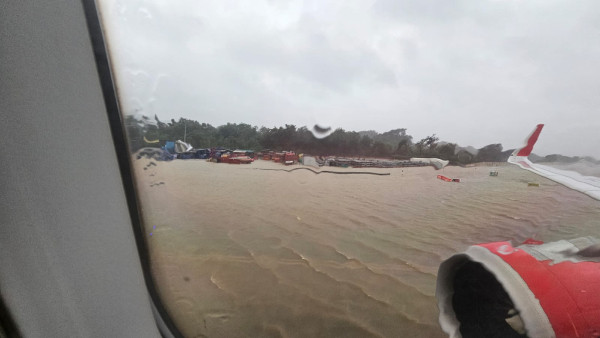 Chennai Rains: ಚೆನ್ನೈನಲ್ಲಿ ಮಳೆ ರೌದ್ರಾವತಾರ, ಬೆಂಗಳೂರಿಗೆ ಬಂದ ವಿಮಾನಗಳು, ಕೊಚ್ಚಿ ಹೋದ ಕಾರುಗಳು ...