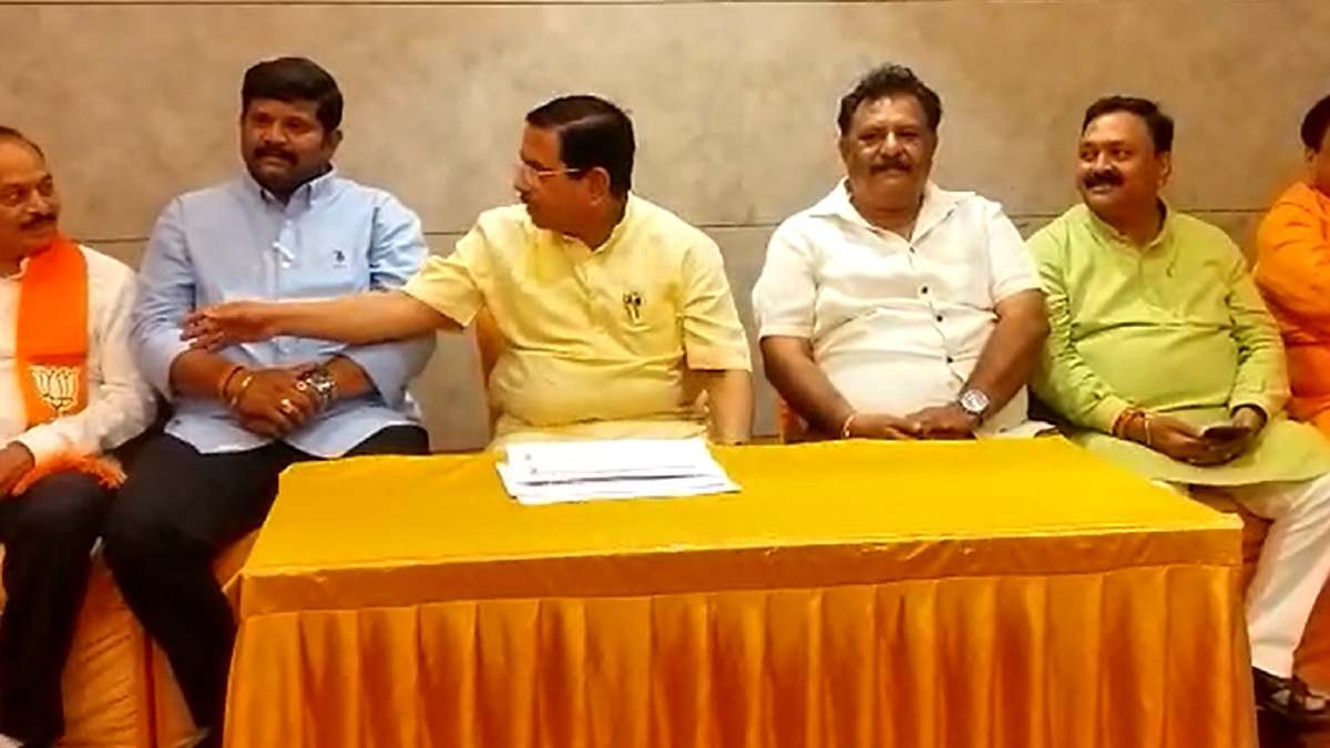 ಪ್ರಲ್ಹಾದ್‌ ಜೋಶಿ ಸಭೆಗೆ ಜಗದೀಶ್‌ ಶೆಟ್ಟರ್‌ ಸಹೋದರ ಪ್ರದೀಪ್ ಶೆಟ್ಟರ್, ಮಾಜಿ ಸಚಿವ ...