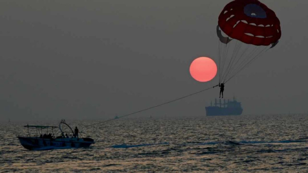 ಪಣಂಬೂರು ಬೀಚ್‌ನಲ್ಲಿ ಜನವೋ ಜನ: ವರ್ಷಾಂತ್ಯಕ್ಕೆ ಕಳೆಗಟ್ಟುತ್ತಿದೆ ಕಡಲ ಕಿನಾರೆ ...