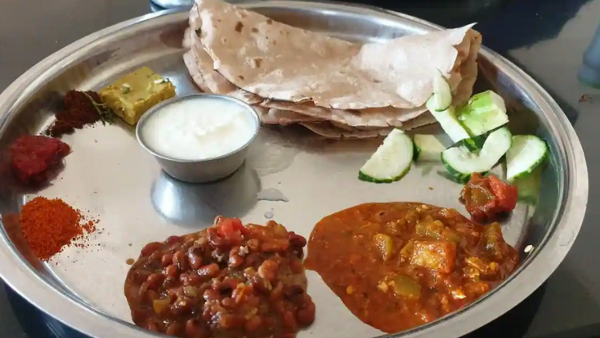 Jolada Rotti: ಬೆಂಗಳೂರಿನ ಬೆಸ್ಟ್‌ ಜೋಳದ ರೊಟ್ಟಿ ಊಟದ ಖಾನಾವಳಿಗಳ ಪಟ್ಟಿ ಇಲ್ಲಿದೆ ...