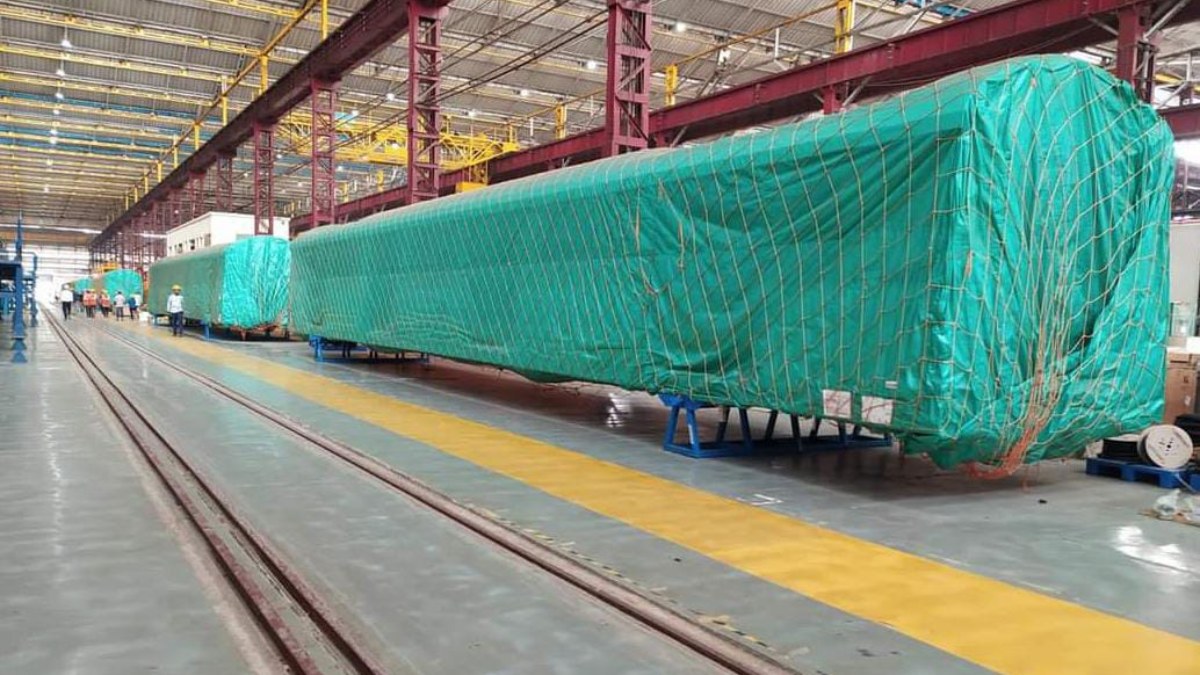 Namma Metro Yellow Line: ಸಮುದ್ರ ಮಾರ್ಗದಲ್ಲಿ 'ಮೊದಲ ಸೆಟ್ ಮೆಟ್ರೋ ಬೋಗಿ ...