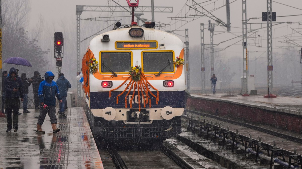 Demu & Memu train: ರೈಲ್ವೇ ಪ್ರಯಾಣಿಕರಿಗೆ ಭರ್ಜರಿ ಗುಡ್‌ ನ್ಯೂಸ್‌-ಏನದು ...