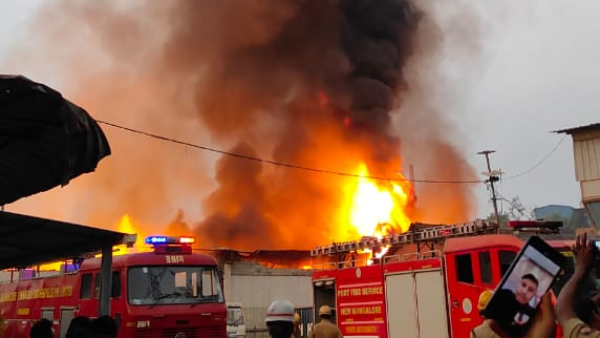ಮಂಗಳೂರಿನಲ್ಲಿ ಅಗ್ನಿ ಅವಘಡ: ಹೊತ್ತಿ ಉರಿದ ಫಿಶ್ ಆಯಿಲ್ ಫ್ಯಾಕ್ಟರಿ | Fire ...