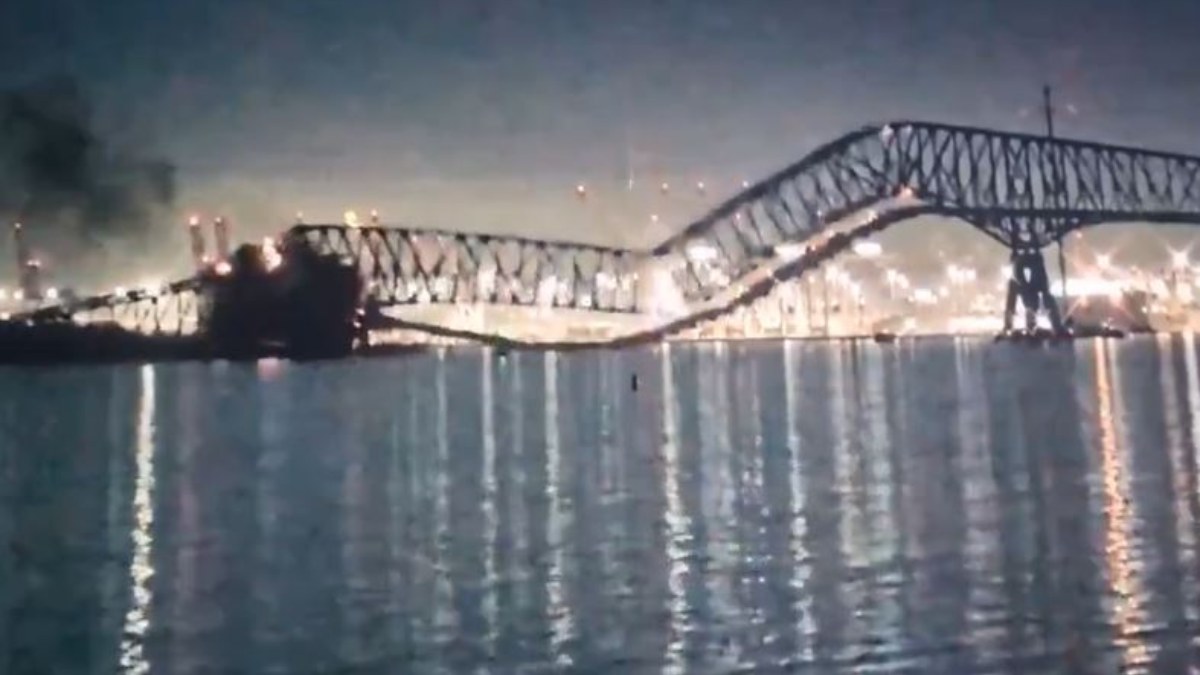 BREAKING: ಹಡಗು ಡಿಕ್ಕಿಗೆ ಬೃಹತ್ ಬ್ರಿಡ್ಜ್ ಕುಸಿತ: Video | Bridge Collapse ...