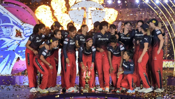 RCB: ಕಪ್ ಜೊತೆ ಬೆಂಗಳೂರಿಗೆ ಬರ್ತಿದ್ದಾರೆ ಆರ್ ಸಿಬಿ ಹುಡುಗಿಯರು | RCB Women's ...