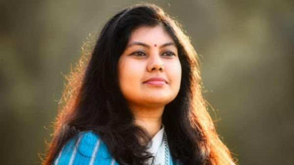 Soumya Reddy in Tirupati:ಸೌಮ್ಯ ರೆಡ್ಡಿ ಫೋಟೋ ಹಿಡಿದು ತಿರುಪತಿ ದೇವಸ್ಥಾನದ ...