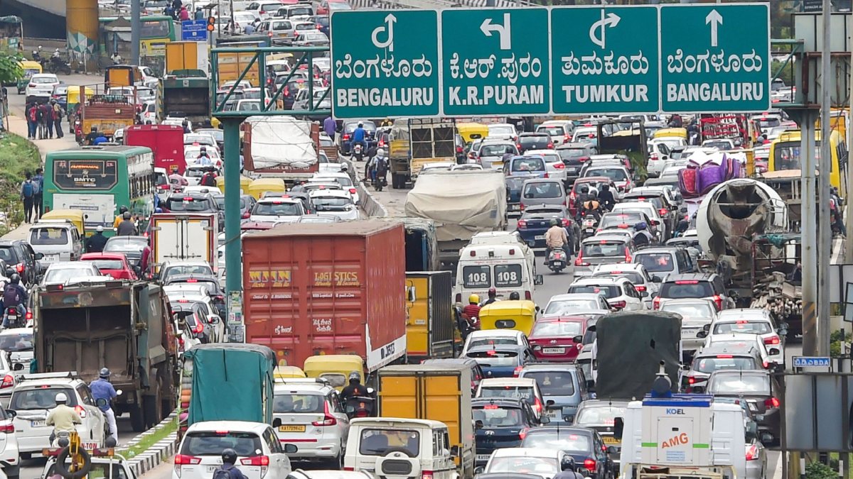 Bengaluru Airport: ಏರ್‌ಪೋರ್ಟ್ ರಸ್ತೆಯಲ್ಲಿ ಫುಲ್ ಸ್ಪೀಡ್ ಹೋಗುವ ಮುನ್ನ ಇರಲಿ ಎಚ್ಚರ!, ಕಾವಲು ಕಾಯಲಿವೆ ...