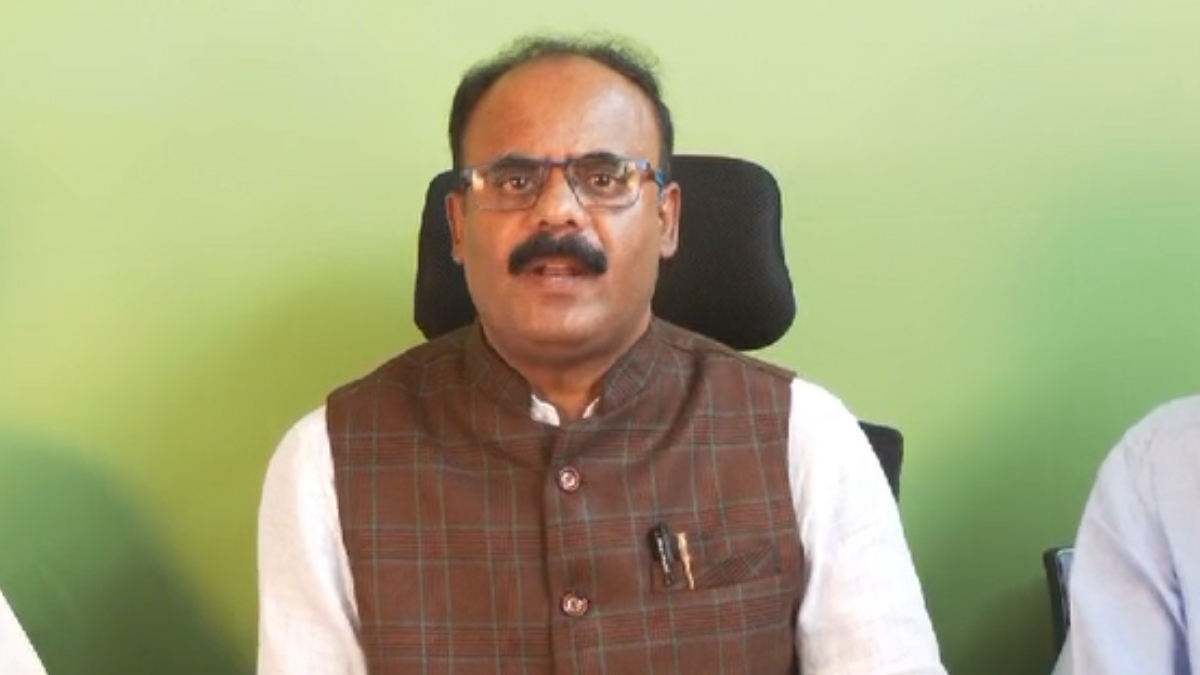 Prajwal Revanna Case: ಎಸ್‌ಐಟಿ ಮುಂದೆ ವಿಚಾರಣೆಗೆ ಹಾಜರಾಗಿದ್ದ ದೇವರಾಜೇಗೌಡ; ಬಿಚ್ಚಿಟ್ಟ ಸತ್ಯವೇನು ...