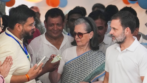 ಕಾಂಗ್ರೆಸ್ ಅಭ್ಯರ್ಥಿಗಳೇ ಇಲ್ಲದ ಕ್ಷೇತ್ರದಲ್ಲಿ ರಾಹುಲ್ ಗಾಂಧಿ, ಸೋನಿಯಾ ಮತದಾನ ...