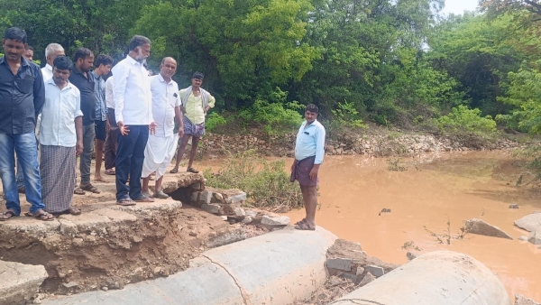 ದಾವಣಗೆರೆ ಜಿಲ್ಲೆಯ ಹಲವೆಡೆ ಮಳೆರಾಯನ ಆರ್ಭಟಕ್ಕೆ ಕೊಚ್ಚಿ ಹೋದ ಸೇತುವೆ, ರಸ್ತೆಗಳು ...