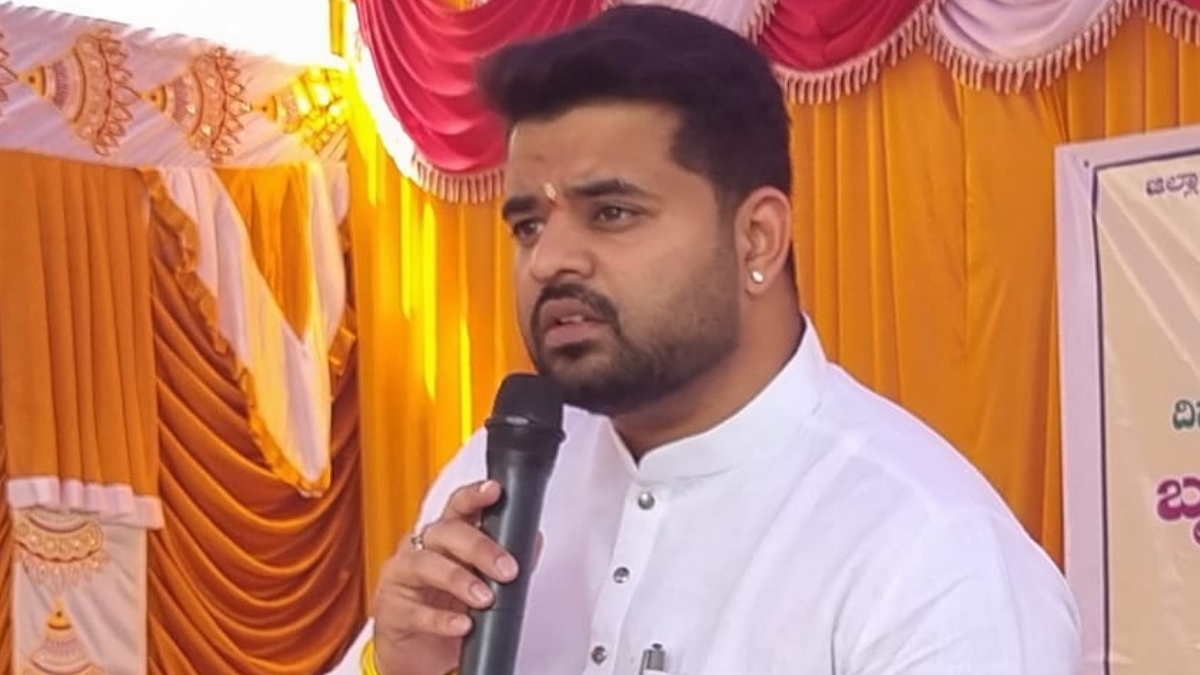 Lok Sabha Election 2024 Result: ಹಾಸನದಲ್ಲಿ ಪ್ರಜ್ವಲ್ಗೆ ಹಿನ್ನಡೆ ಆಗಿದ್ದು ... Lok Sabha Election 2024 Result: ಹಾಸನದಲ್ಲಿ ಪ್ರಜ್ವಲ್ಗೆ ಹಿನ್ನಡೆ ಆಗಿದ್ದು ...
