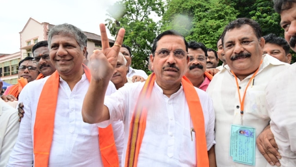 Dharwad Result: ದಿಂಗಾಲೇಶ್ವರ ಶ್ರೀಗಳ ಆಶೀರ್ವಾದಿಂದ ನನಗೆ ಗೆಲುವು: ಪ್ರಹ್ಲಾದ್ ಜೋಶಿ ಹೇಳಿದ್ದೇನು? | Pralhad ...