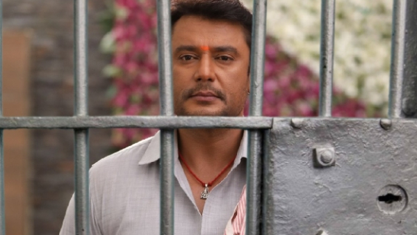 ಕೂಲಿಂಗ್‌ ಗ್ಲಾಸ್‌ ಧರಿಸಿ ಜೈಲಿನೊಳಗಡೆ ಕಾಲಿಟ್ಟ ನಟ ದರ್ಶನ್‌: ಡಿಐಜಿಗೆ ಬಳ್ಳಾರಿ ...