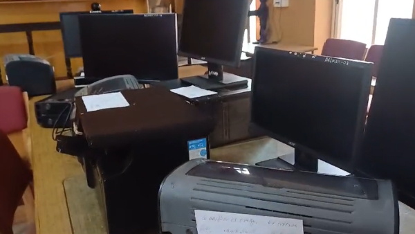 ಬೆಳಗಾವಿ ಎಸಿ ಕಚೇರಿ ಕಂಪ್ಯೂಟರ್, ಪ್ರಿಂಟರ್ ಹೊತ್ತೊಯ್ದ ರೈತರು: ಕಾರಣ ಇಲ್ಲಿದೆ | Farmers Carrying Belagavi ...