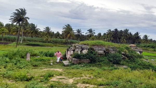 ಶಿಥಿಲಾವಸ್ಥೆಯಲ್ಲಿ ಬಳ್ಳೇಕೆರೆ ಈಶ್ವರ ದೇಗುಲ: ಈ ಸ್ಥಳದ ವಿಶೇಷತೆ & ಮಹತ್ವ ...