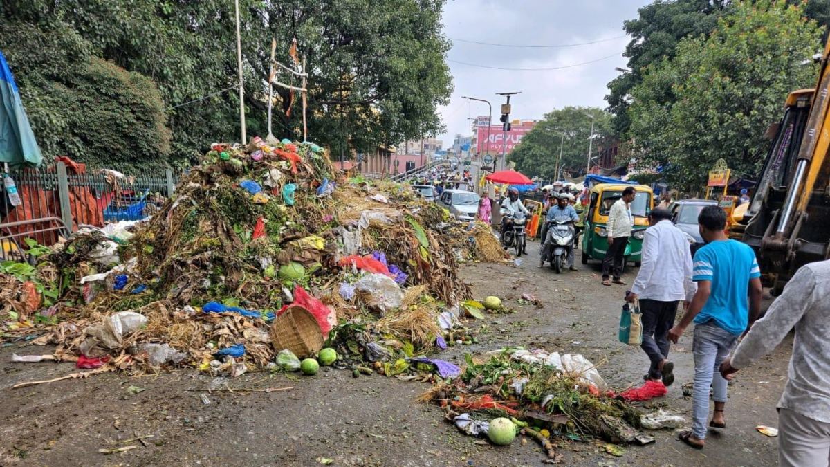 ಬೆಂಗಳೂರಲ್ಲಿ ಮಳೆ ಜೊತೆ ಕಸ ಪ್ರಾಬ್ಲಂ, ಮೂರು ದಿನದಲ್ಲಿ ಇಷ್ಟು ಸಾವಿರ ಟನ್‌ ಕಸ ...