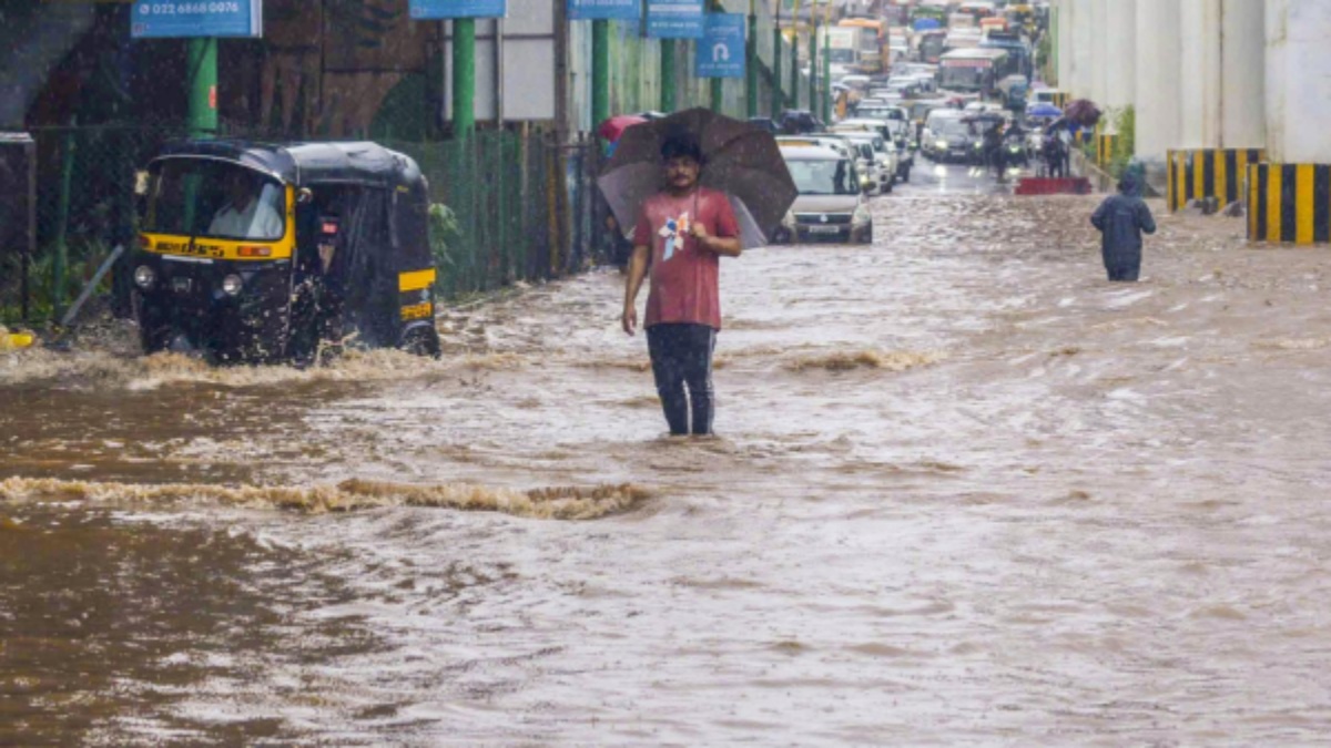 Karnataka Rain-Flood: ರಾತ್ರಿಯಿಡಿ ಭರ್ಜರಿ ಮಳೆ, ಹಾವೇರಿ ಬಾಲಕ ಸೇರಿ 3 ಸಾವು ...