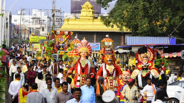 ಕನ್ನಡ ರಾಜ್ಯೋತ್ಸವ 2024: ಐತಿಹಾಸಿಕ ಕೋಟೆ ನಗರಿ ಚಿತ್ರದುರ್ಗದಲ್ಲಿ ಗಮನ ಸೆಳದ ...