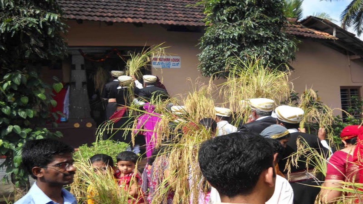 ಧಾನ್ಯ ಲಕ್ಷ್ಮಿ ಗೃಹಪ್ರವೇಶಿಸುವ ಕೊಡಗಿನ ಹುತ್ತರಿ: ಆಚರಣೆ ಹೇಗಿರಲಿದೆ? | Huttari ...