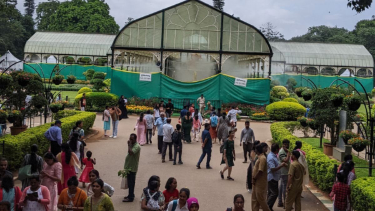 Video Viral: ಬೆಂಗಳೂರು ಲಾಲ್‌ಬಾಗ್‌ನಲ್ಲಿ ನೇಪಾಳಿ ಗುಂಪುಗಳ ಘರ್ಷಣೆ! ಕನ್ನಡಿಗರು ಆಕ್ರೋಶ | Video Viral of ...