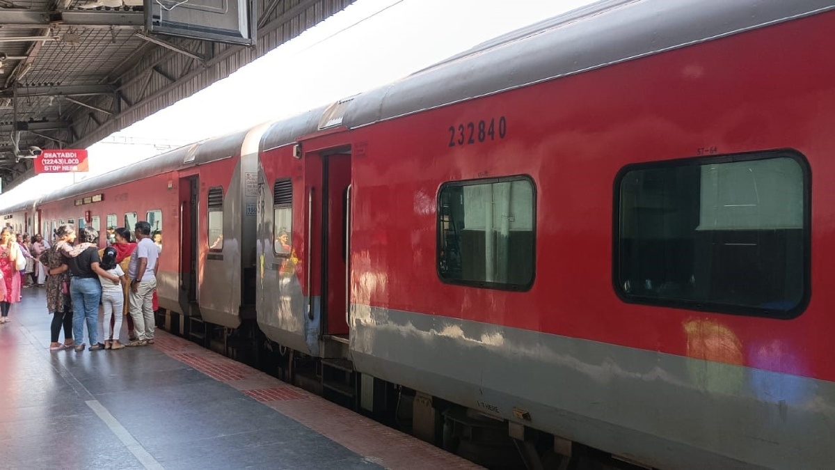 Karnataka Rails: ವಿಶ್ವಮಾನವ ರೈಲು ಸಂಚಾರ ಅಡಚಣೆ! ವೀಕ್ಲಿ ರೈಲು ಸೇವೆ ವಿಸ್ತರಣೆ ...