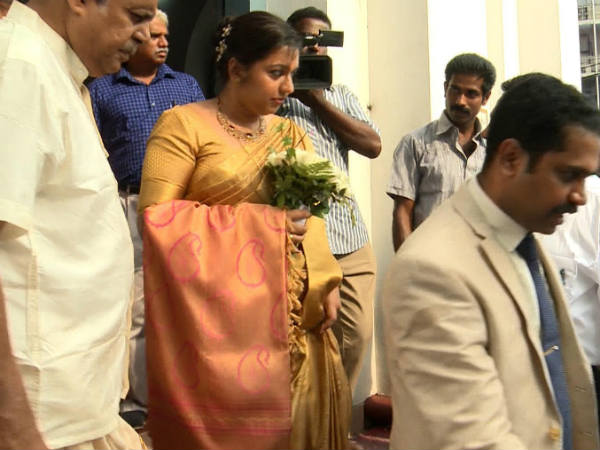 Oommen Chandy's daughter's re marriage - Malayalam Oneindia