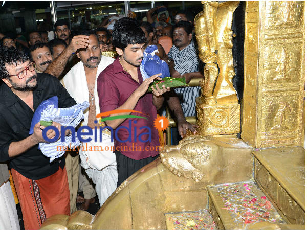 Actor Jayaram along with his son Kalidasan visited Sabarimala ...